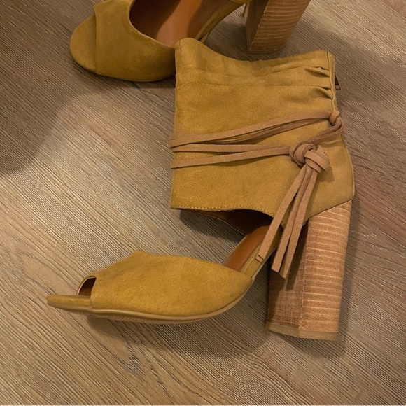 Mojo Moxy | Shoes | Dolce By Mojo Moxy Desperado Us Size 7m Tan Peep ...